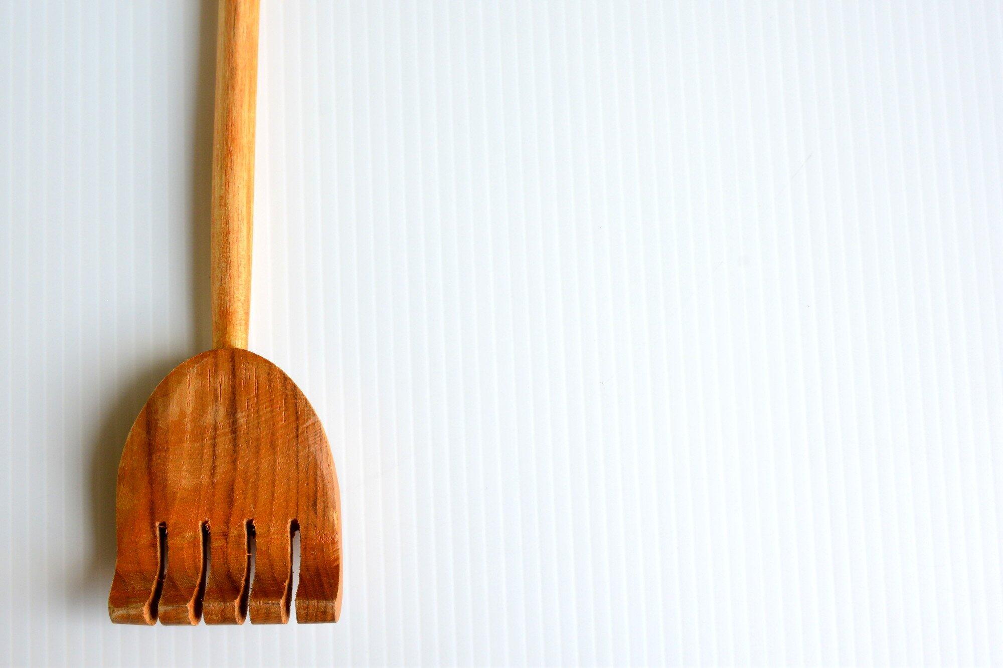 The Surprising Health Benefits of Using a Wooden Back Scratcher